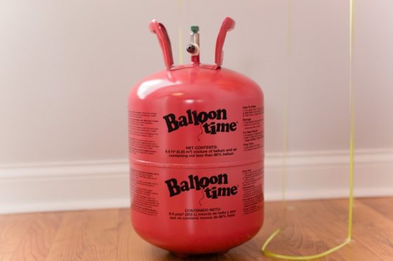 How to Make A Wall of Balloon Bats for your Halloween Party | Kim Byers
