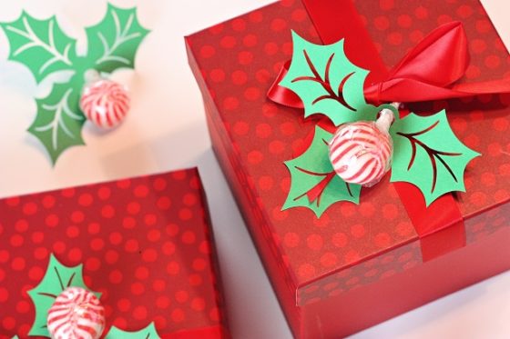 Christmas Holly Paper Craft - Perfect Party Treat Wrapper & Gift Wrap ...